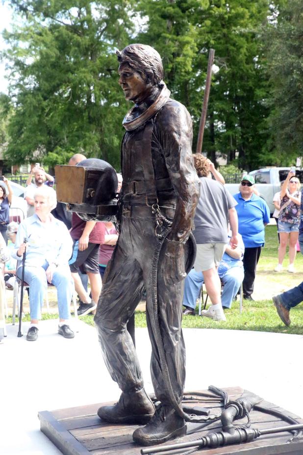 Oilfield Divers Monument unveiling draws hundreds to Morgan City | St ...