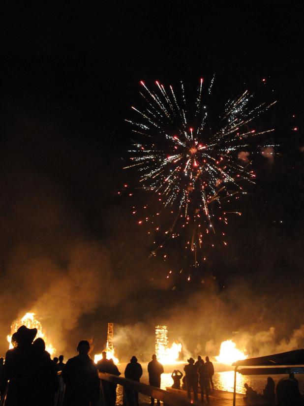 Christmas bonfires at Lake End Park | St. Mary Now